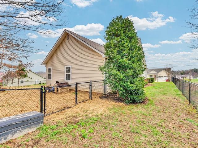 821 Honeysuckle Ln