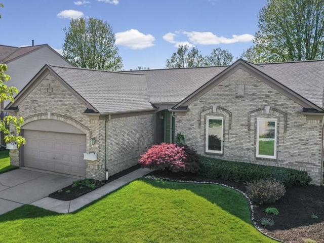 821 Huntington Dr, South Lyon, MI 48178