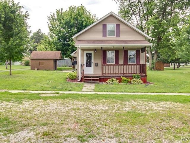 821 Locust St, Carrollton, IL 62016