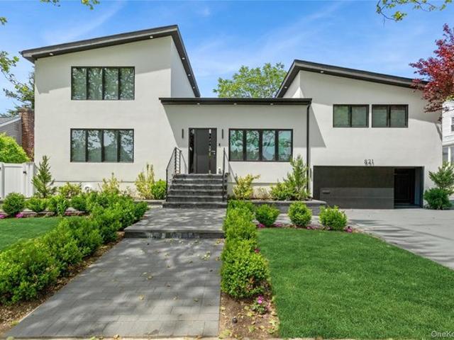 821 Longview Ave, North Woodmere, NY 11581