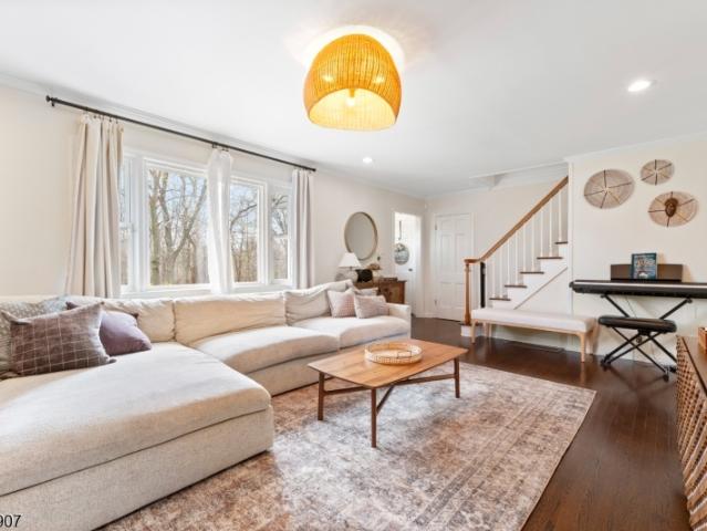 821 Midwood Dr
