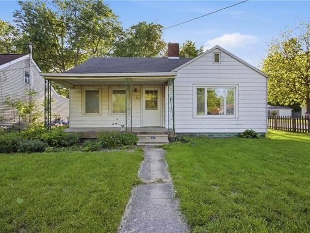 821 N 33rd St, Mattoon, IL 61938