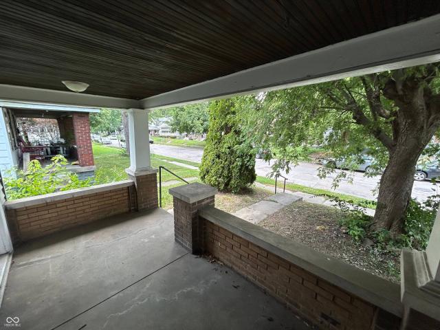 821 N Bradley Avenue