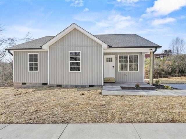 821 N Bridge St, Eden, NC 27288