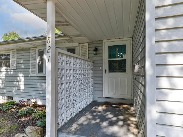 821 N Forest Avenue