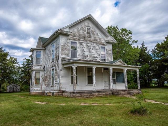 821 N Franklin St, Red Cloud, NE 68970