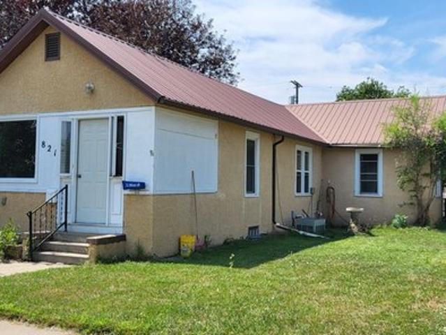 821 N Montana Ave, Miles City, MT 59301