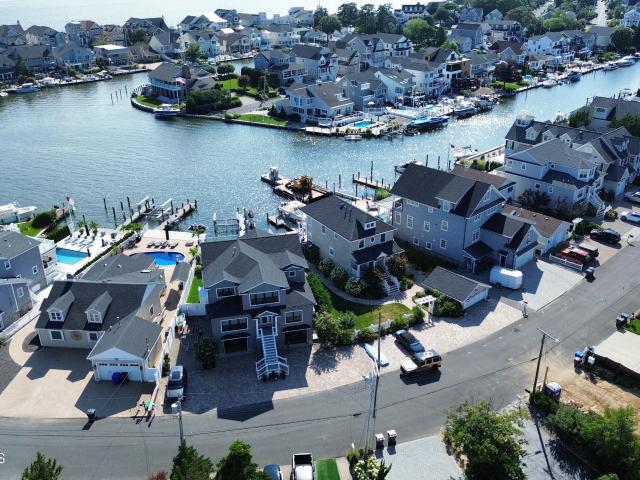 821 North Drive