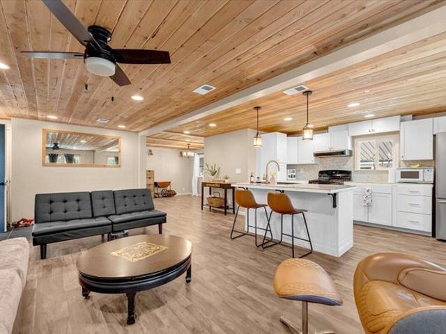821 Saint Marks St, Redding, CA 96003