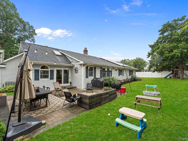 821 Peconic Street