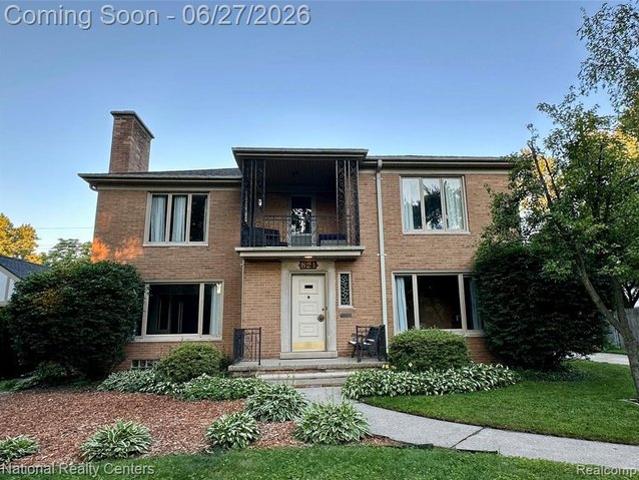 821 Pemberton Rd, Grosse Pointe Park, MI 48230