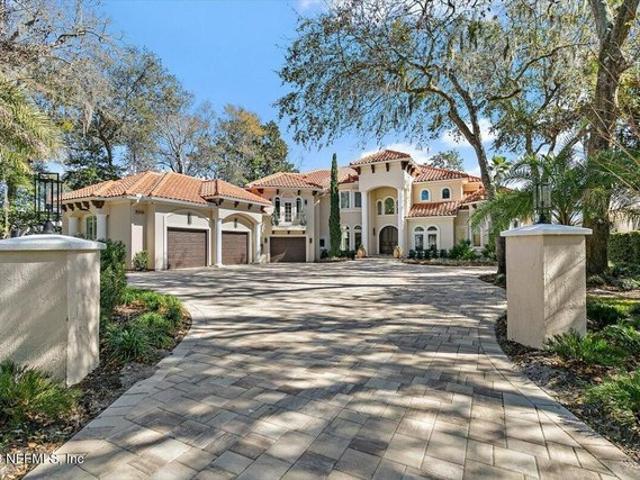 821 Queens Harbor Blvd, Jacksonville, FL 32225