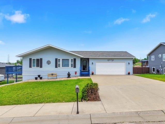 821 Ridgeview St, Belle Fourche, SD 57717
