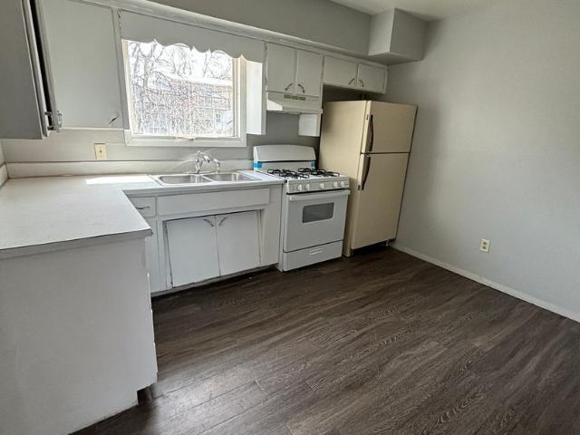 821 W 8th