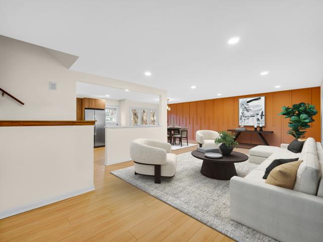 821 W Manor Court