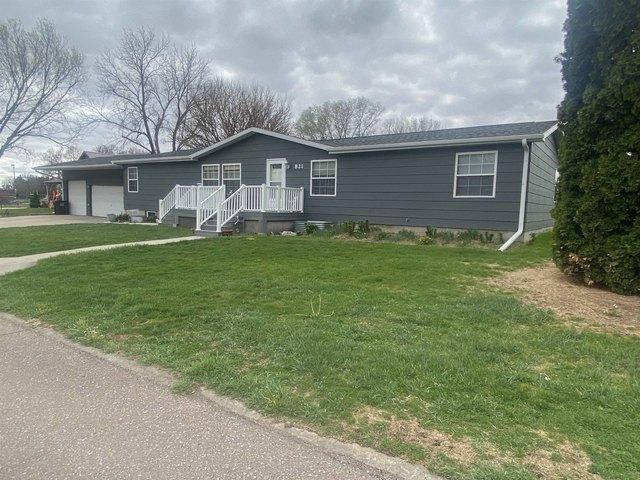 821 Westridge Dr, Ravenna, NE 68869