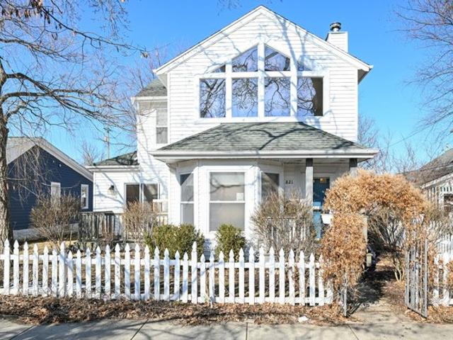 821 Wisconsin St, Lake Geneva, WI 53147