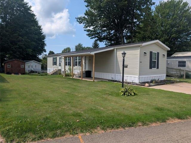 8224 Cloveridge Dr, Erie, PA 16509