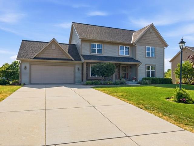 8224 S Shadwell Cir, Franklin, WI 53132