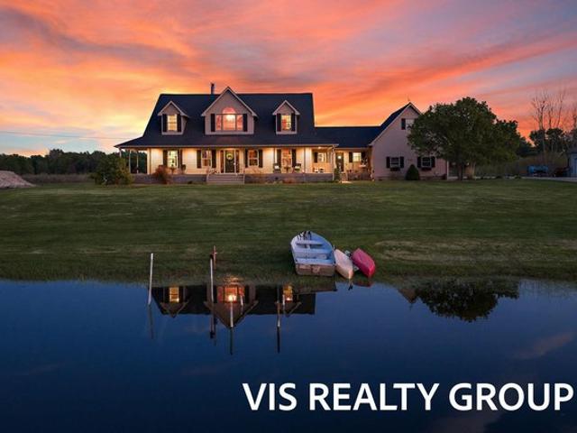 8225 E Sternberg Rd, Nunica, MI 49448