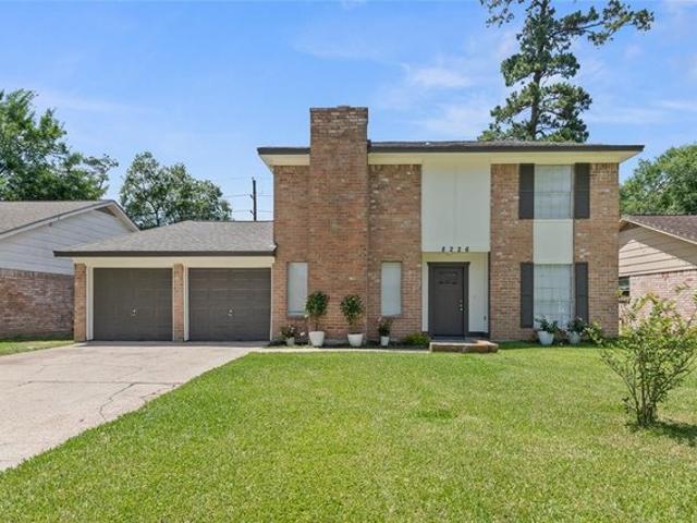 8226 Autumn Willow Dr, Tomball, TX 77375