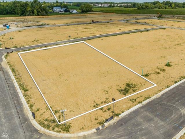 8226 Duke Dr, Zionsville, IN 46077