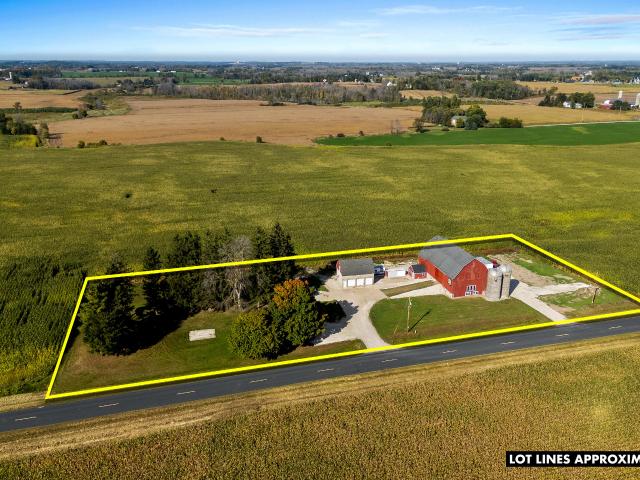 8226 Wilharms Rd, Newton, WI 54220 | MLS #1937