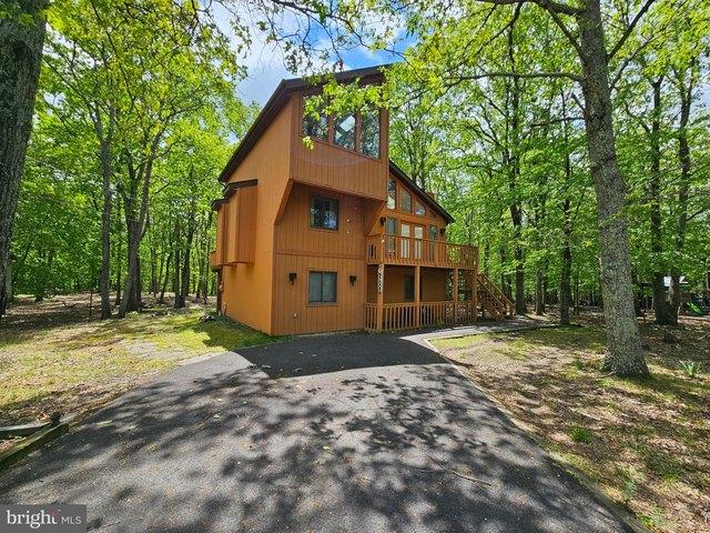 8226 Woodchuck Ct, East Stroudsburg, PA 18301