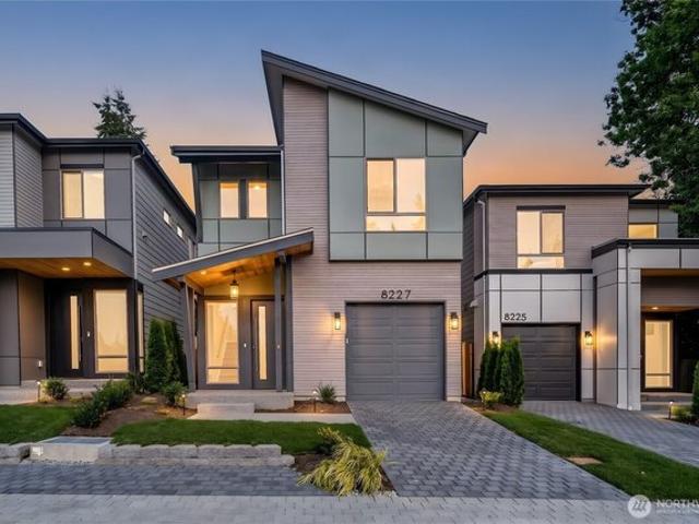 8227 NE 128th St, Kirkland, WA 98034
