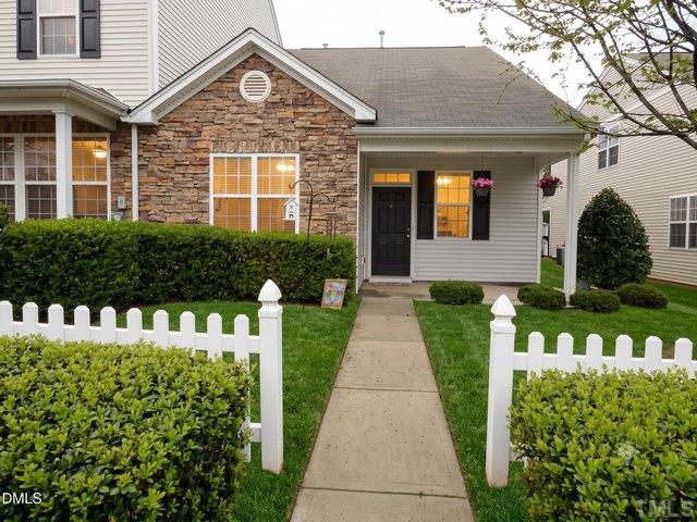 8227 Belneath Ct, Raleigh, NC 27613