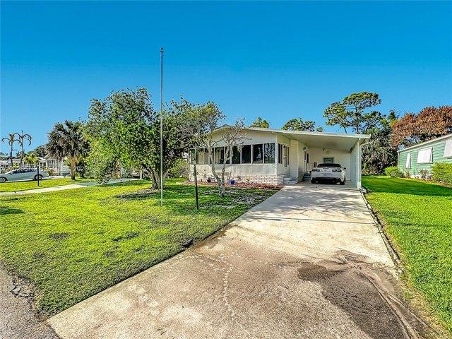 8227 Cinnamon Ln, Port Saint Lucie, FL 34952
