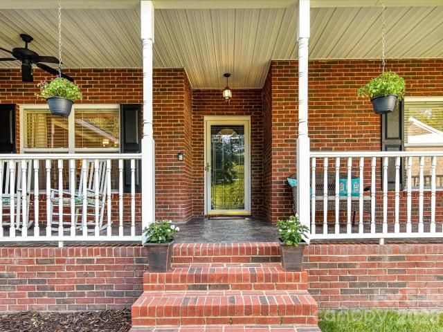 8227 Laurel Oak Court