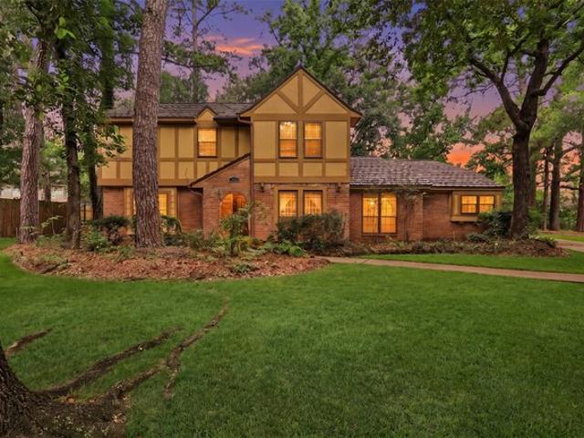 8227 Roebourne Ln, Houston, TX 77070