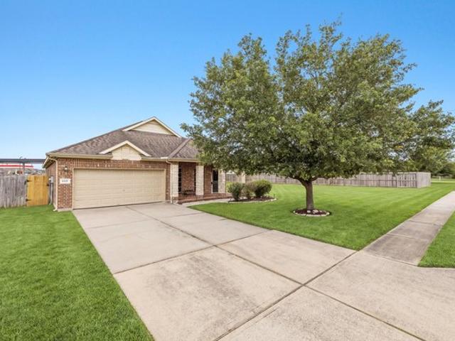 8227 Shady Grove St, Baytown, TX 77523