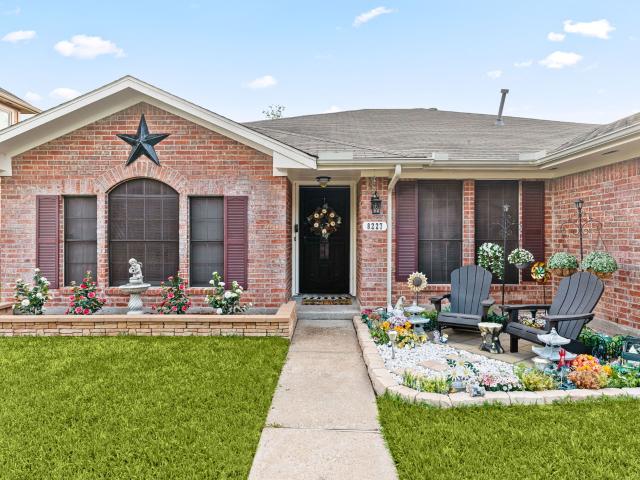 8227 Squires Pl Dr, Houston, TX 77083 | MLS #83927 | Compass