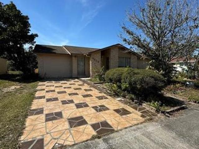 8229 Pinehurst Cir, Tampa, FL 33615