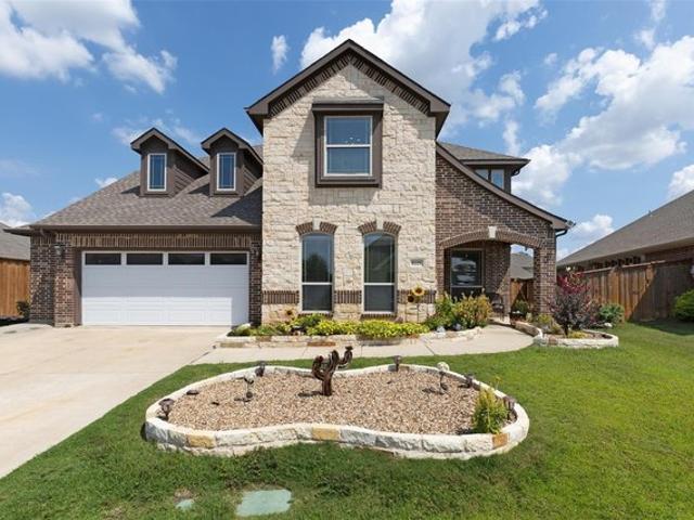 8229 Spitfire Trl, Aubrey, TX 76227