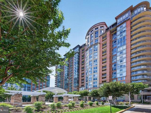 8220 Crestwood Heights Dr Apt 407, McLean, VA 22102