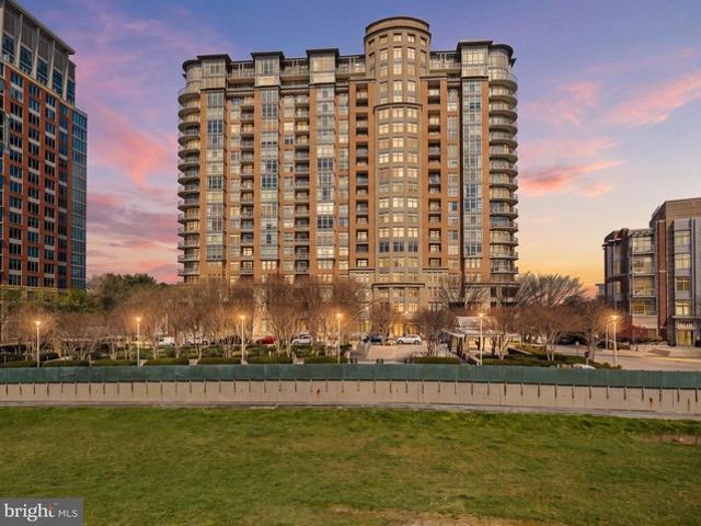 8220 Crestwood Heights Dr Apt 1015, McLean, VA 22102
