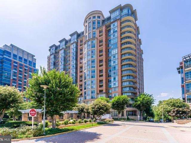 8220 Crestwood Heights Dr Apt 105, McLean, VA 22102