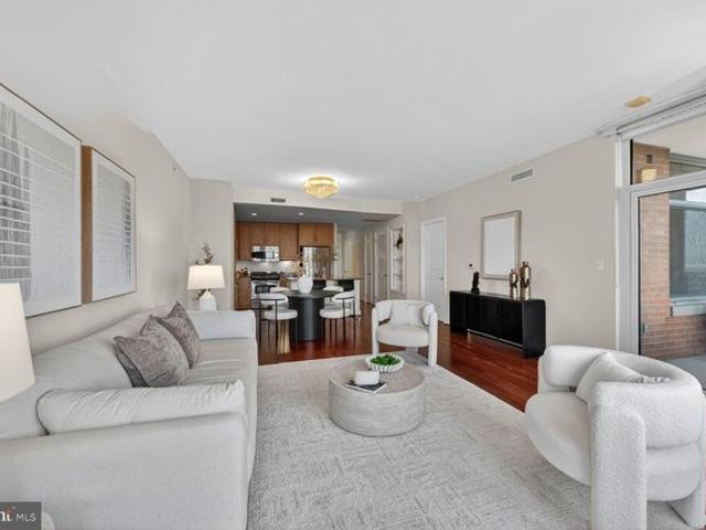 8220 Crestwood Heights Dr Apt 1411, McLean, VA 22102