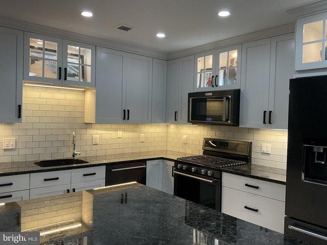 8220 Crestwood Heights Dr Apt 1603, McLean, VA 22102