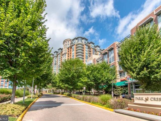 8220 Crestwood Heights Dr #904, McLean, VA 22102