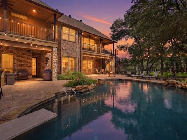 8220 Plum Creek Trl, Burleson, TX 76028