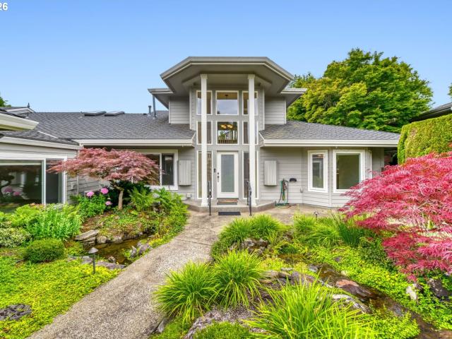 8220 sw fairway dr