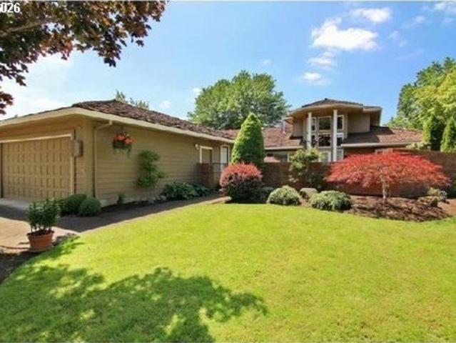 8220 SW Fairway Dr, Wilsonville, OR 97070