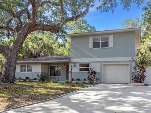 8220 Yardley Ave N, Saint Petersburg, FL 33710