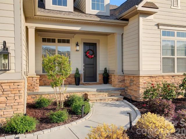 82212 Standing Oak Drive