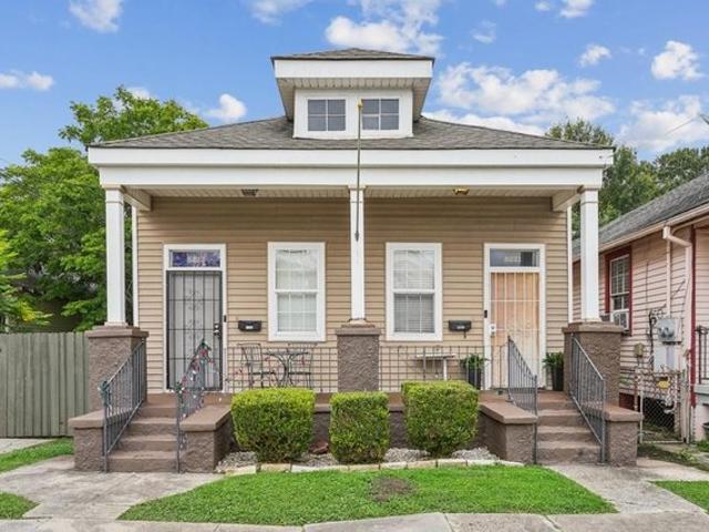 8221 Apple St, New Orleans, LA 70118