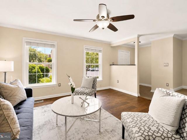 8221 Doctor Craik Court
